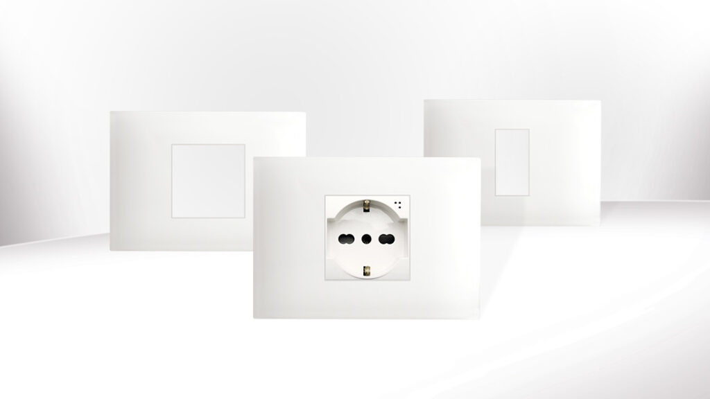 Young 44 front plates with 1 and 2 central modules - AVE S.p.A.